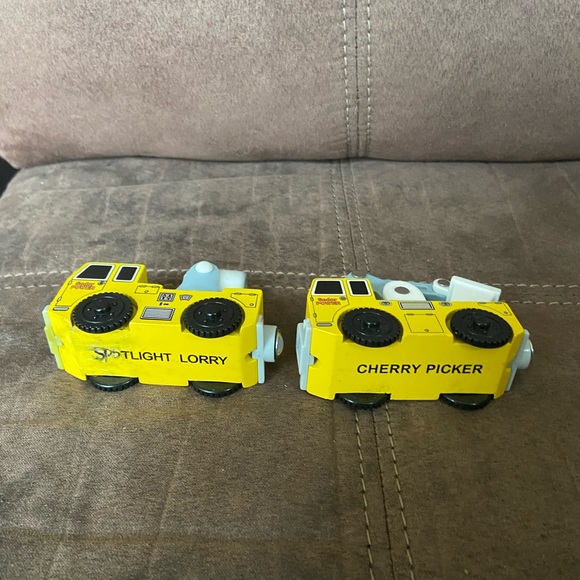 Toys | Thomas Friends Wooden Railway Spotlight Lorry And Cherry Picker ...